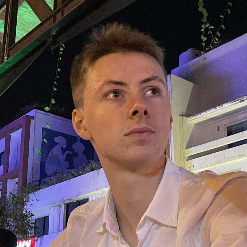 Thomas Benson - Obor Desk